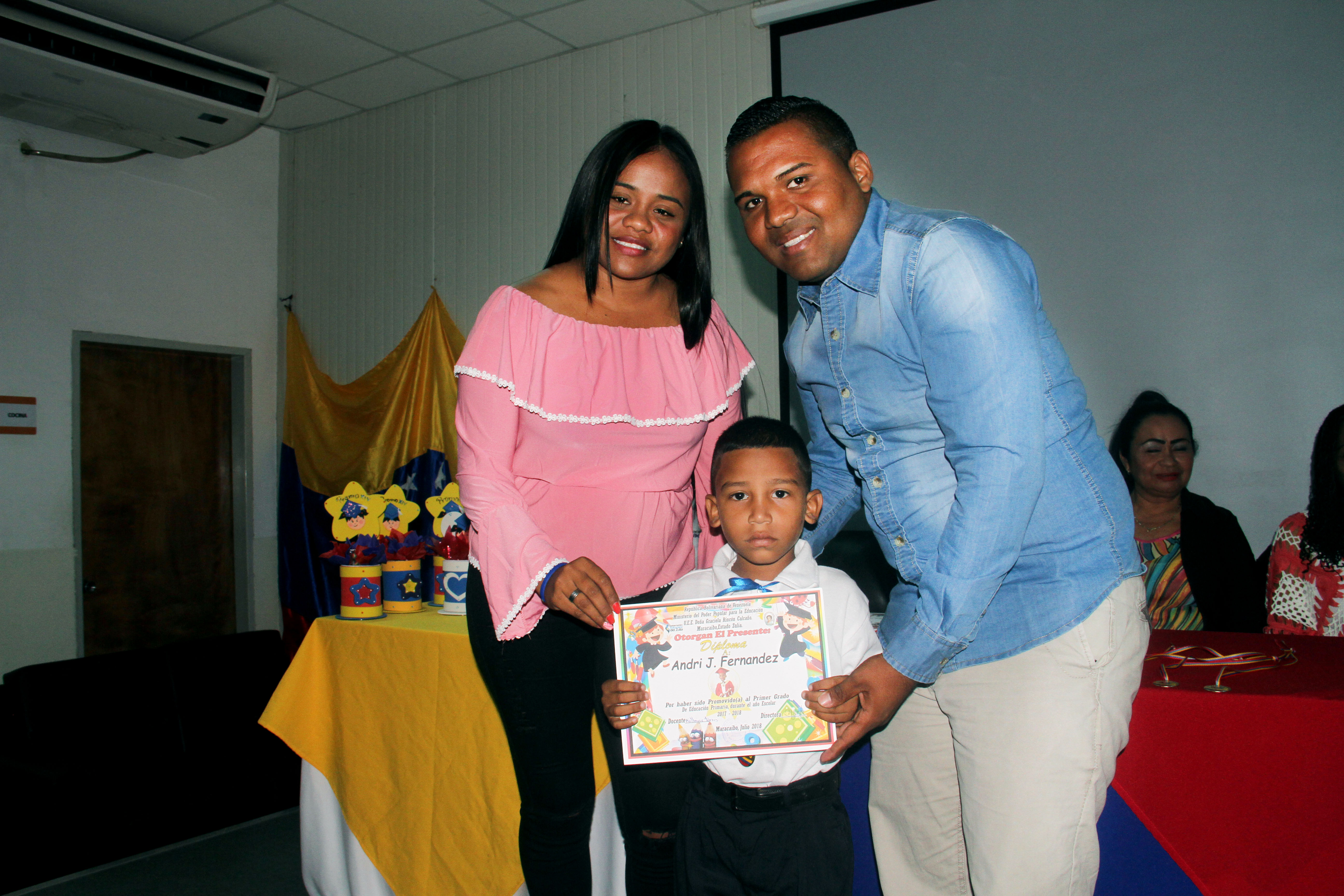 Alcaldía Bolivariana de Maracaibo dona útiles escolares a niños de la ...